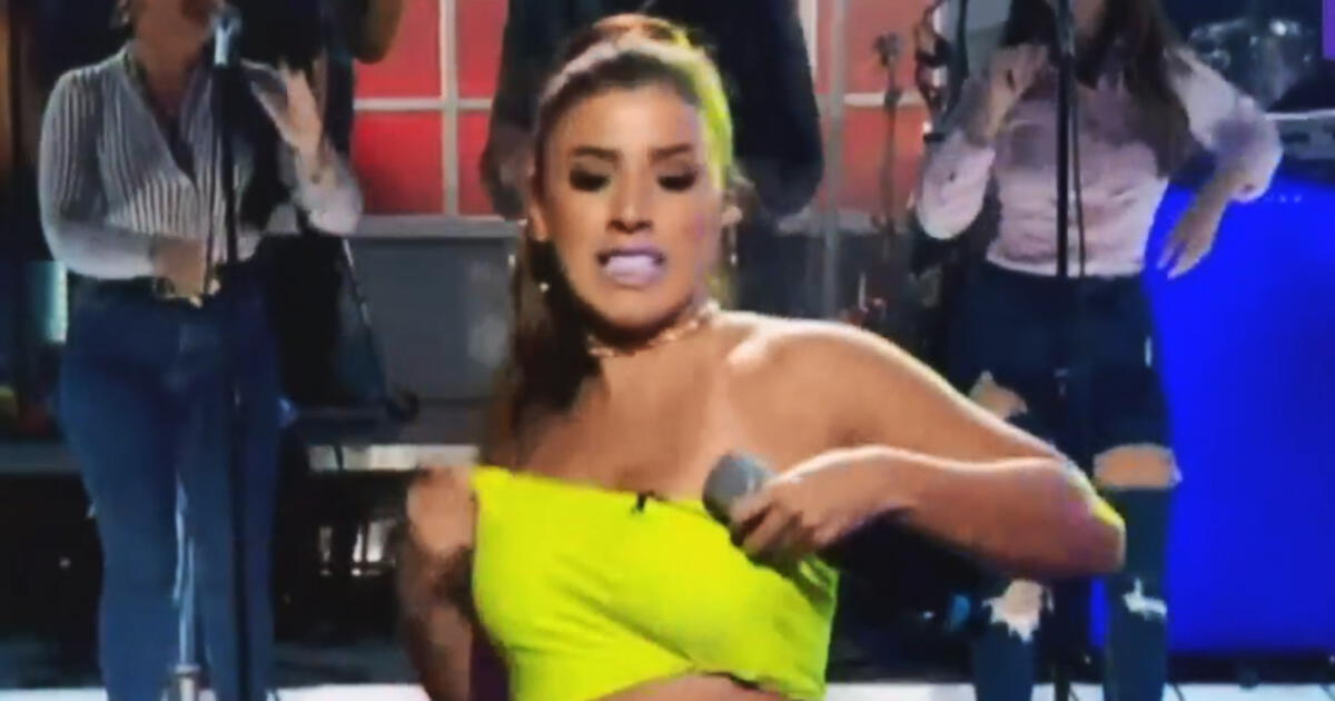 Yahaira Plasencia Muestra Busto Durante Presentación En Miami
