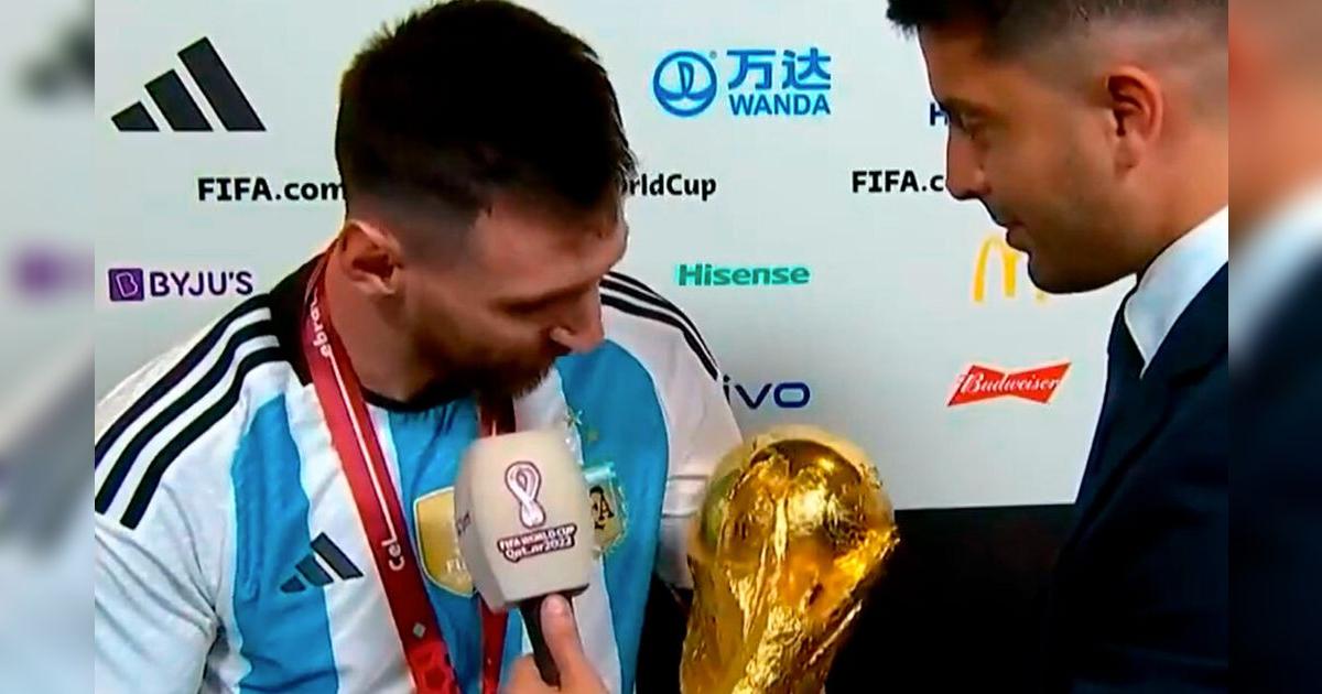 Lionel Messi se emociona con el trofeo tras ganar el Mundial Qatar 2022 ...