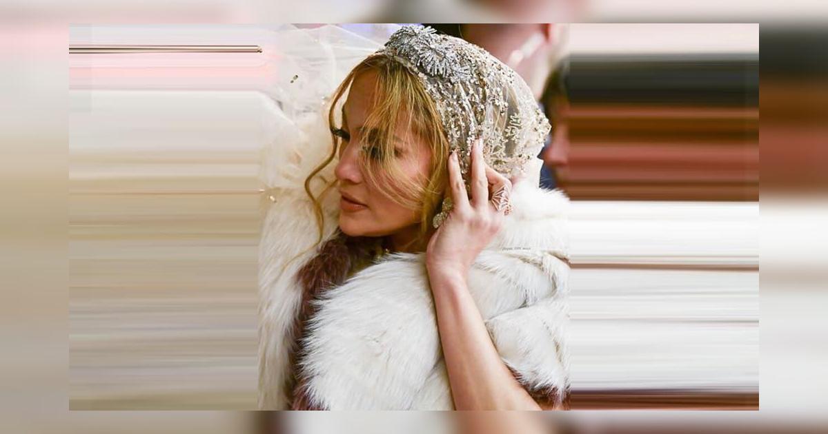 Jennifer Lopez Instagram fotos: JLO muestra sus senos en escote con ...