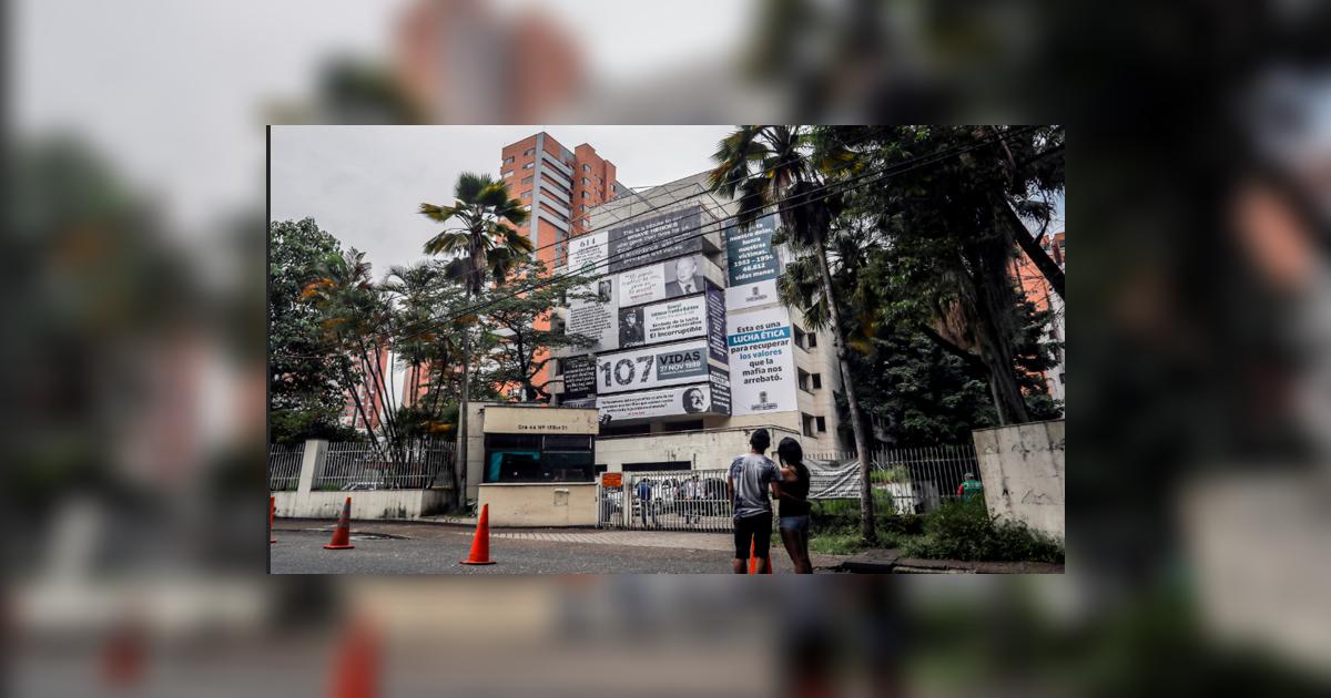 Colombia | Pablo Escobar demuelen edificio Mónaco en Medellín EN VIVO ...