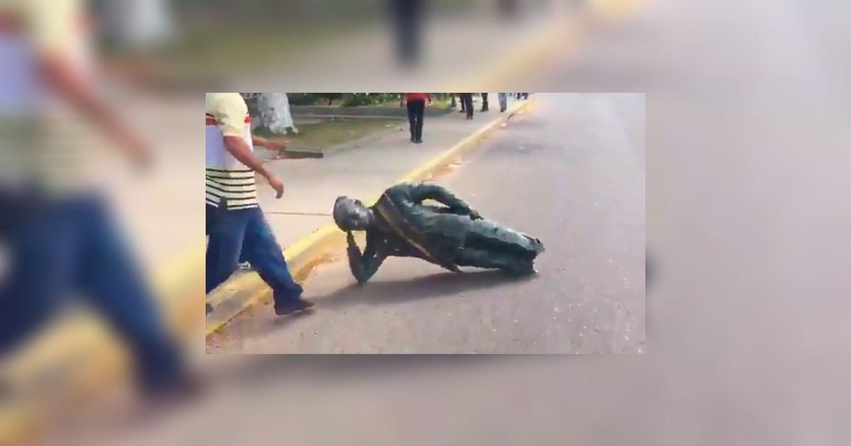 Venezuela: Derriban estatua de Hugo Chávez en Zulia [VIDEO] | Mundo ...