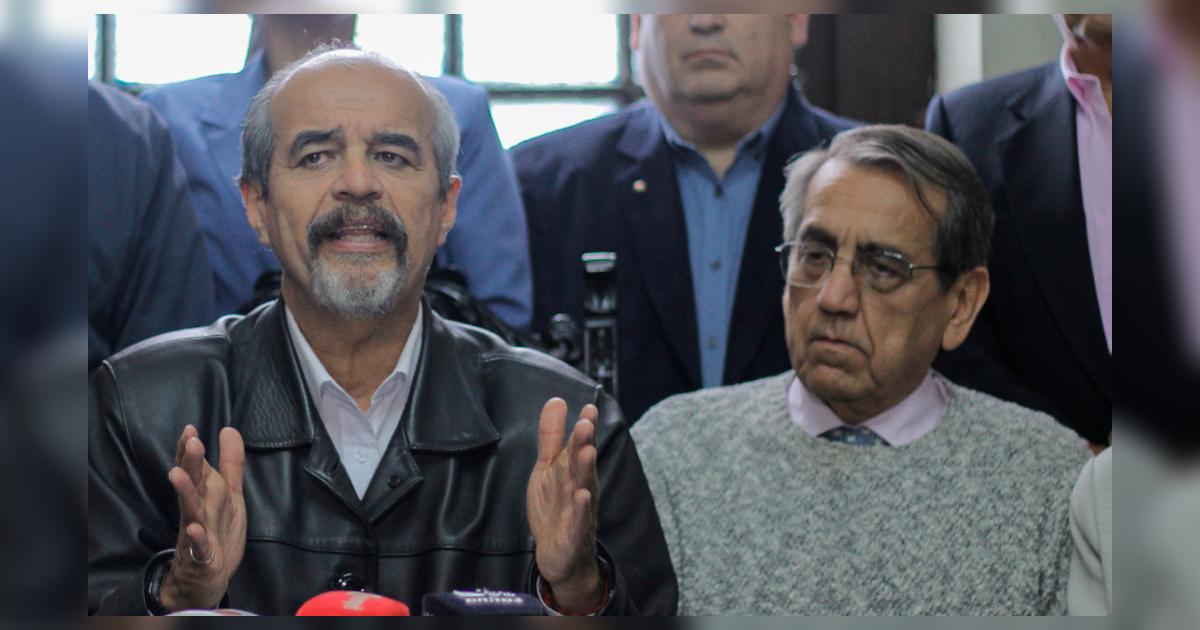 Jorge del Castillo: Mauricio Mulder se aferra al cargo en el Apra ...