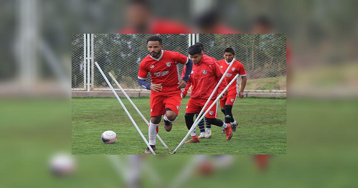 Segunda División: Michel Castillo pelea el puesto en el Cienciano ...