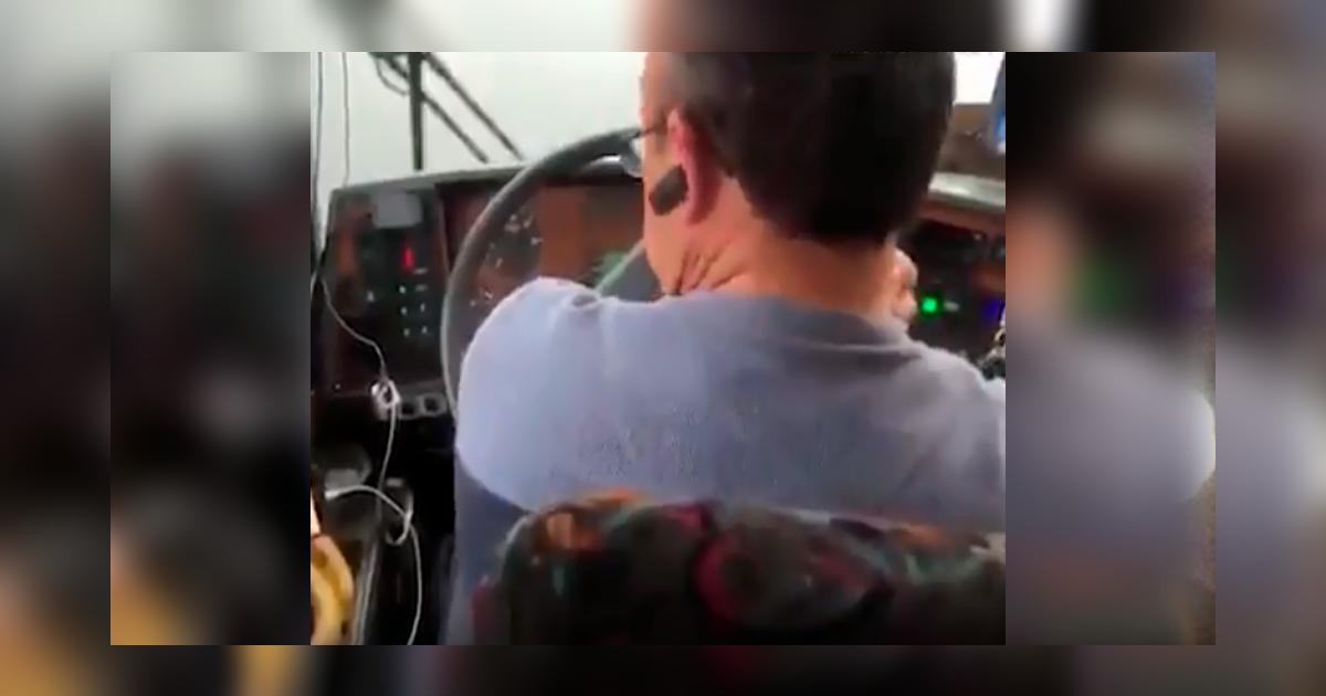 YouTube: Chofer es despedido tras ver videos mientras maneja ...