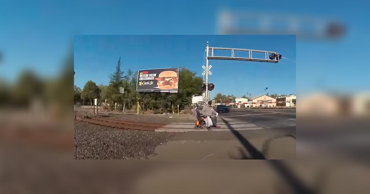 TikTok viral: Policía arriesga su vida para salvar a hombre en silla de ...