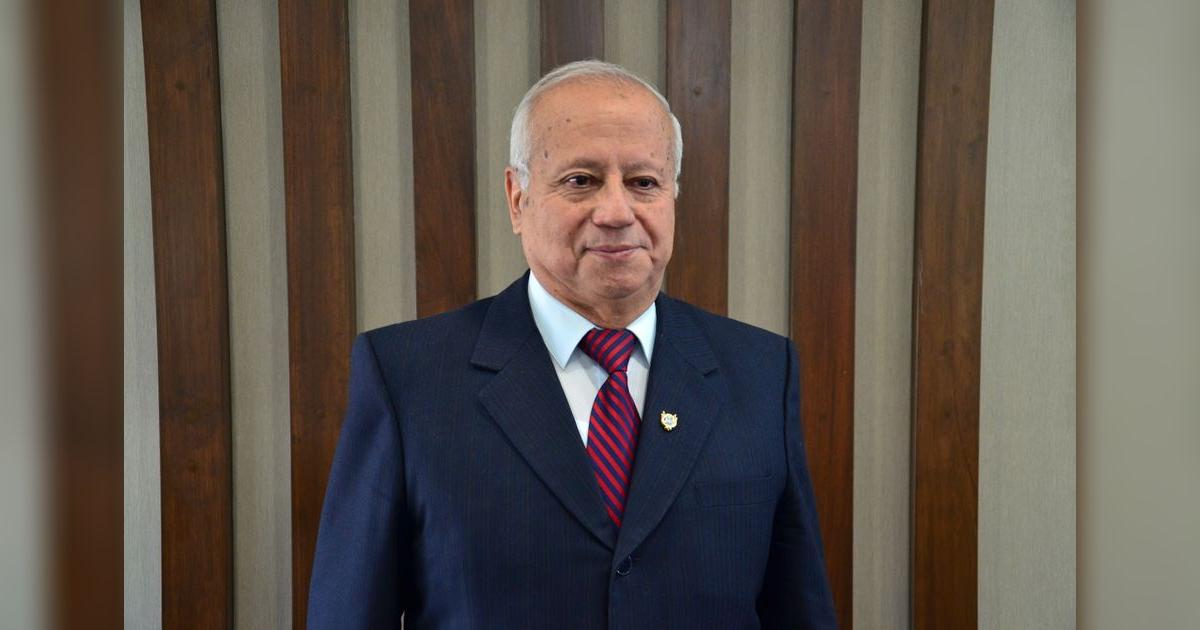 Colegio Químico Farmacéutico otorgó premio y medalla de honor al rector ...