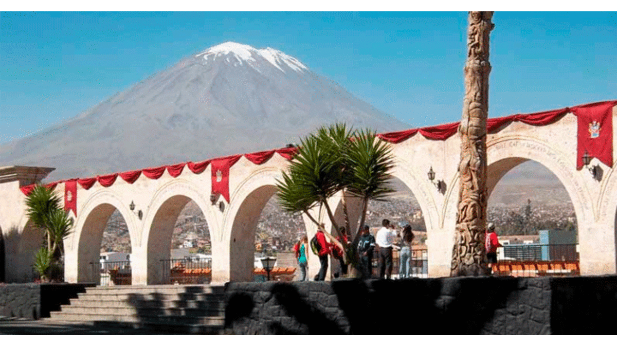Arequipa ¿qué Dicen Las Frases Grabadas En Los Arcos Del Mirador De