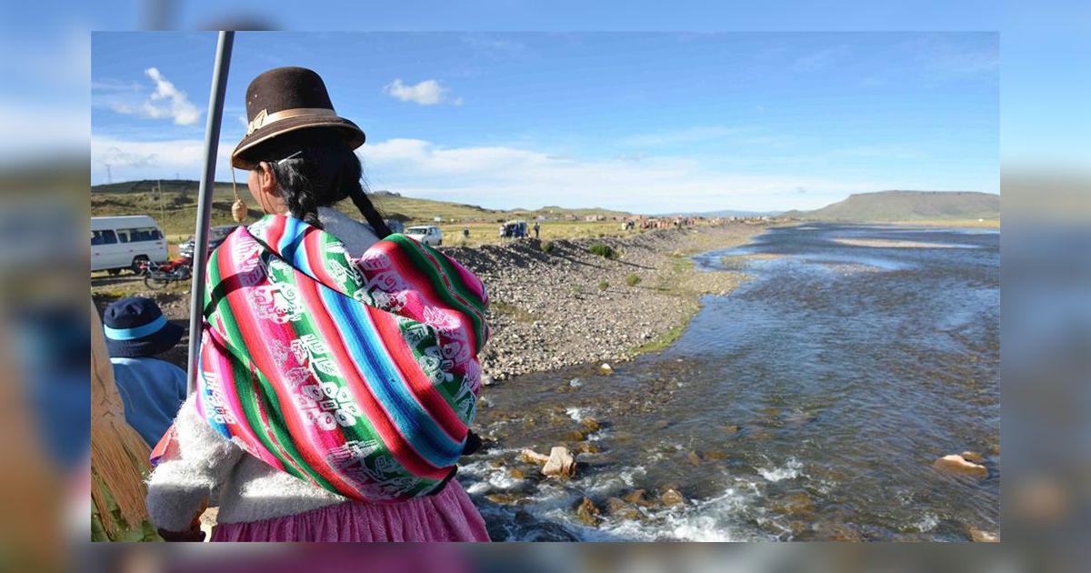 Serenos y policías salvan a pareja que cayó al río Ilave en Puno ...