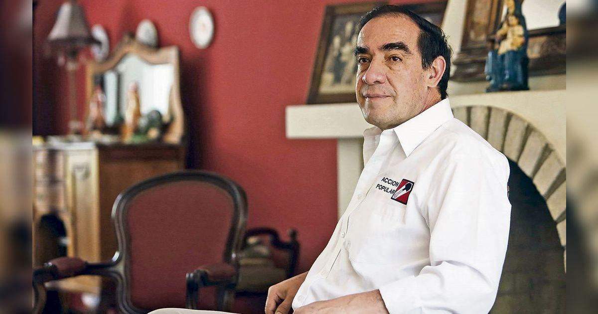 Yonhy Lescano se mantiene en primer lugar en intención de voto, según ...