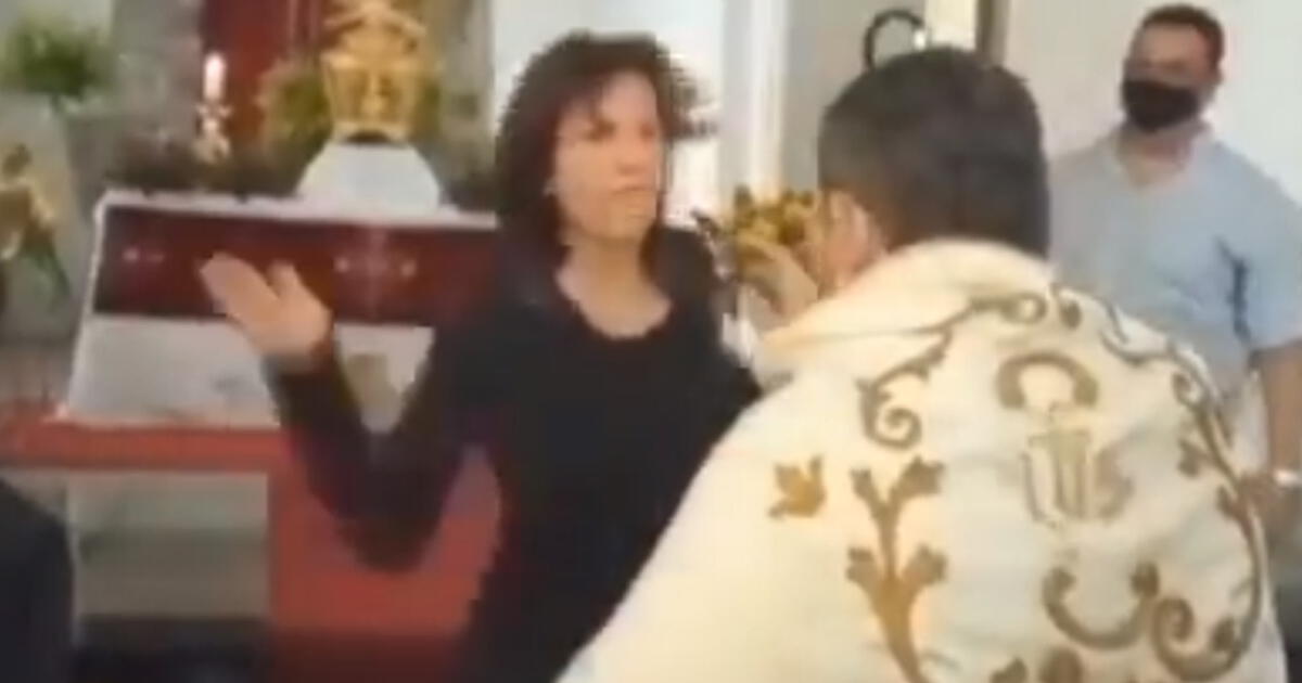 Mujer abofetea a sacerdote durante un misa de Semana Santa en Venezuela ... Mujer abofetea a sacerdote durante un misa de Semana Santa en Venezuela ...