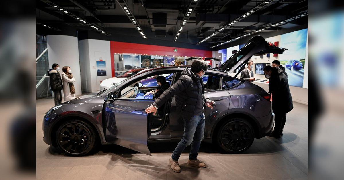 Ingenieros revelan que autos de Tesla pueden circular sin conductor ...