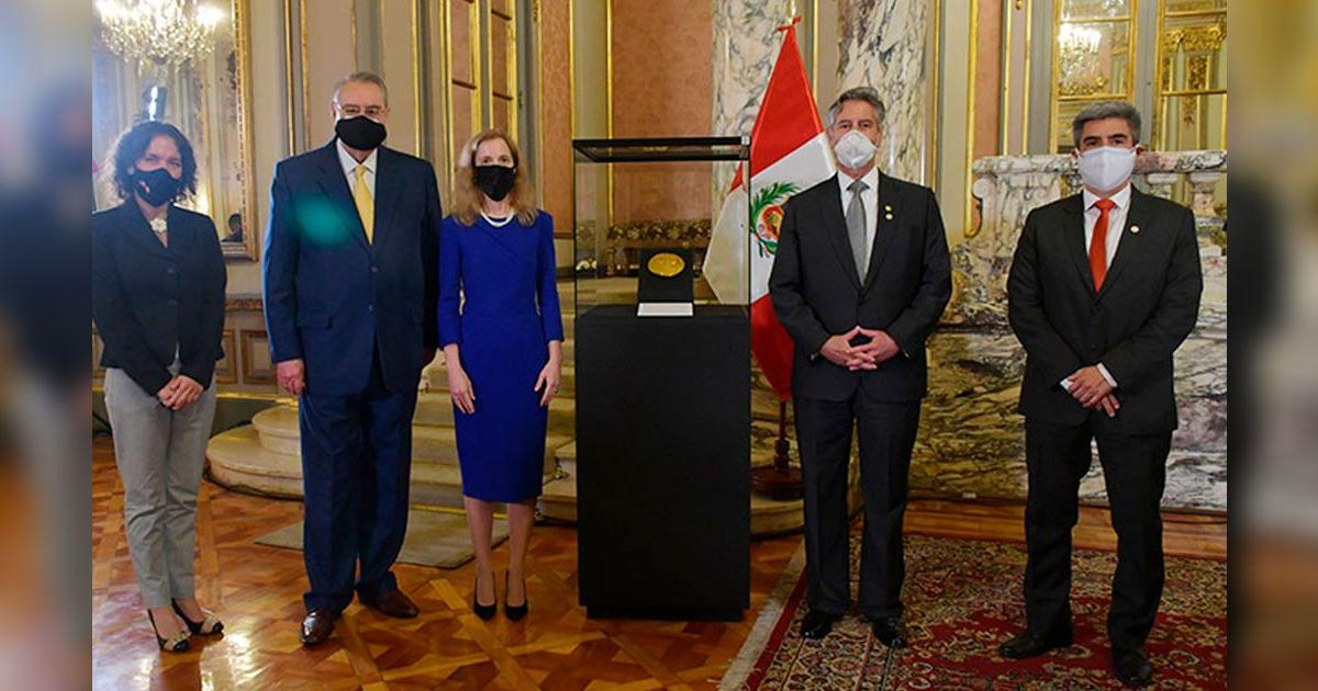 Estados Unidos devuelve al Perú la Placa Echenique, escudo oficial de ...
