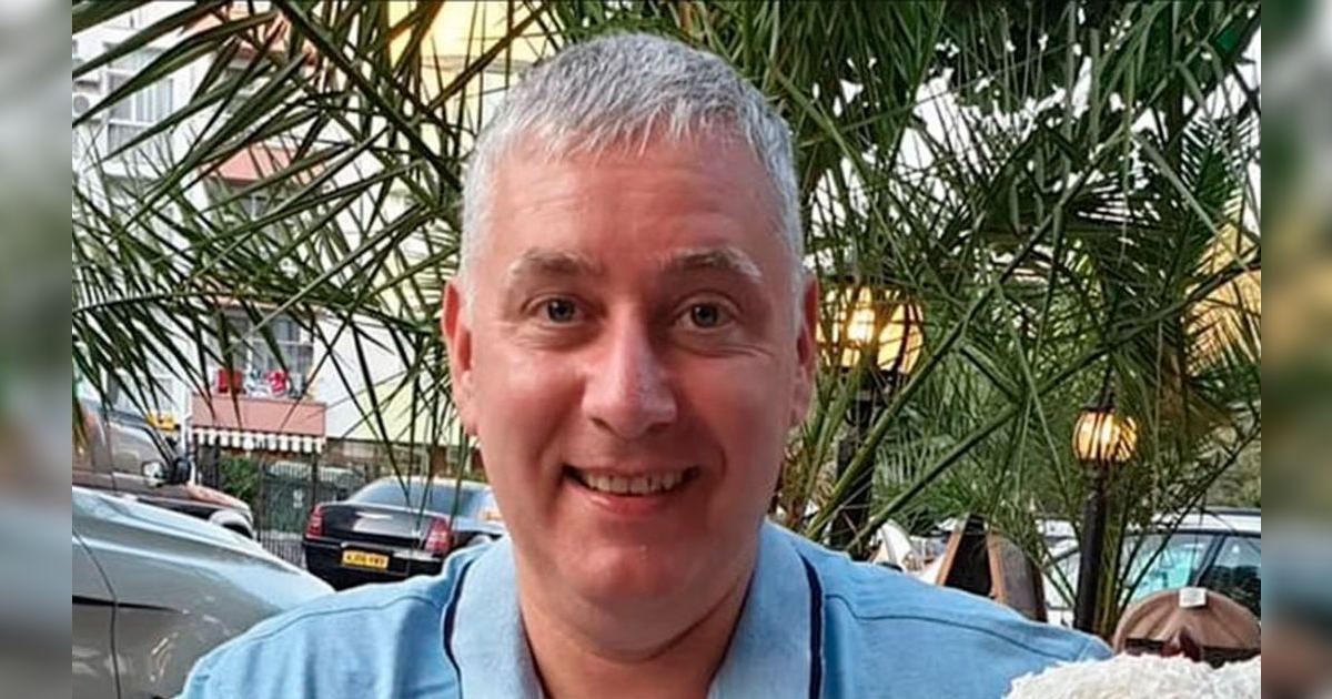 Muere de COVID-19 un activista antivacunas que creía en teorías de la ...