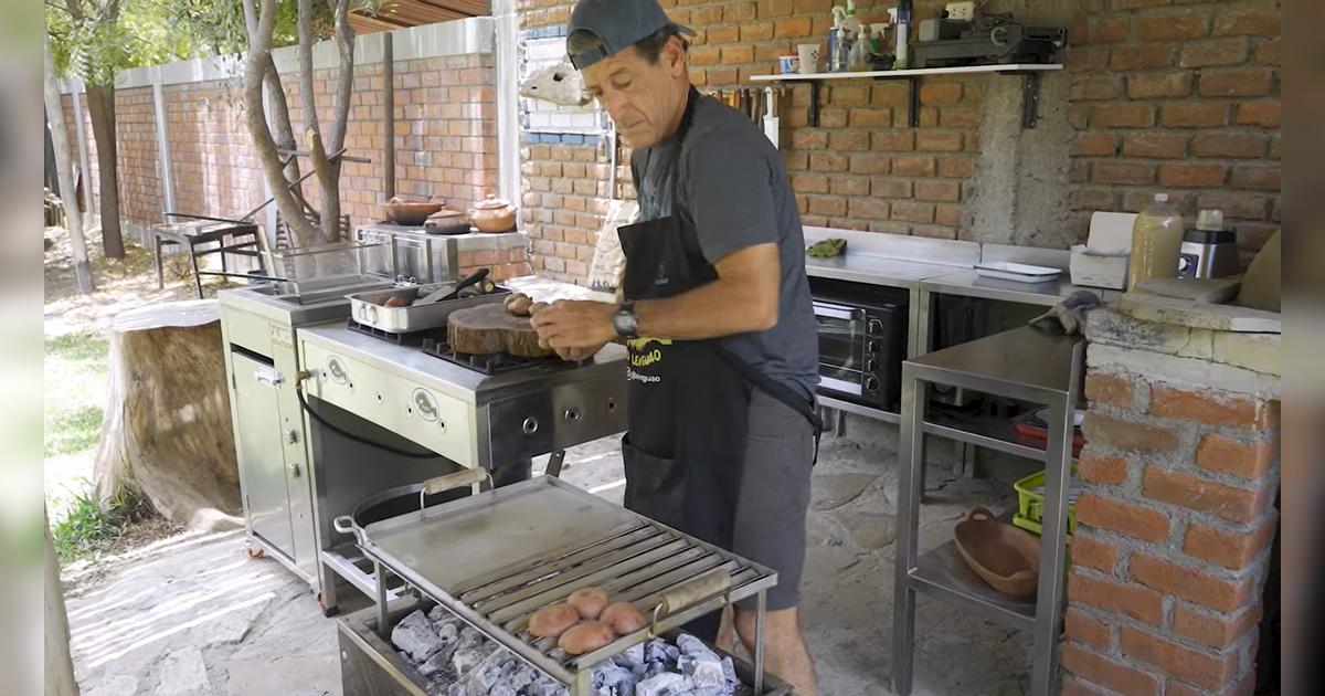 YouTube viral: el ‘Tío Lenguado’ te enseña a preparar un pollo al maracuyá en una caja china ...
