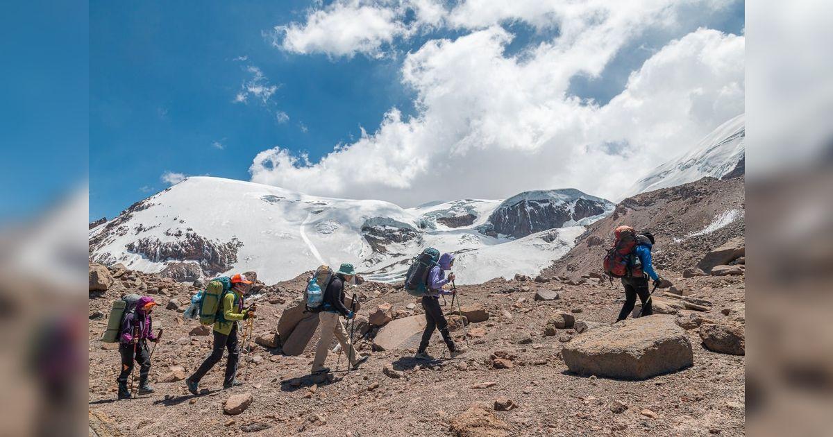 Arequipa: Seis mujeres latinoamericanas conquistan el volcán Coropuna ...