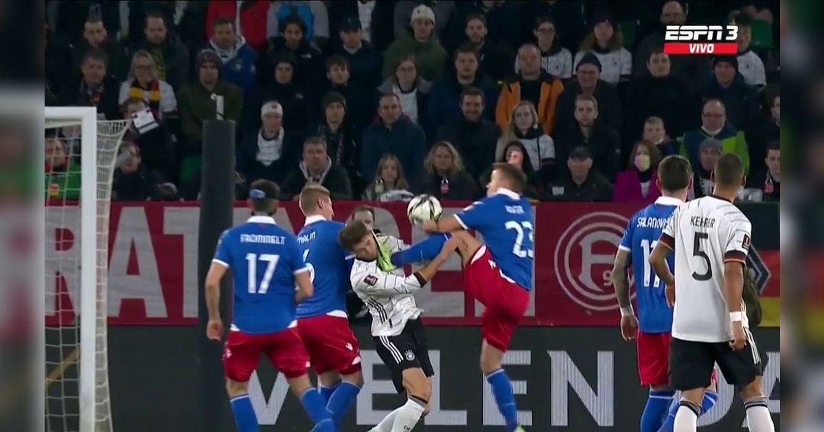 Eliminatorias Qatar 2022: Jens Hofer golpeó el cuello de Goretzka en el ...