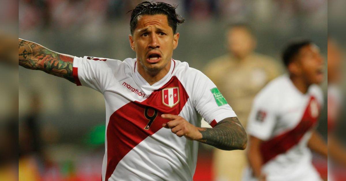 Gianluca Lapadula presenta a sus tres hijas y envia saludo por Domingo ...