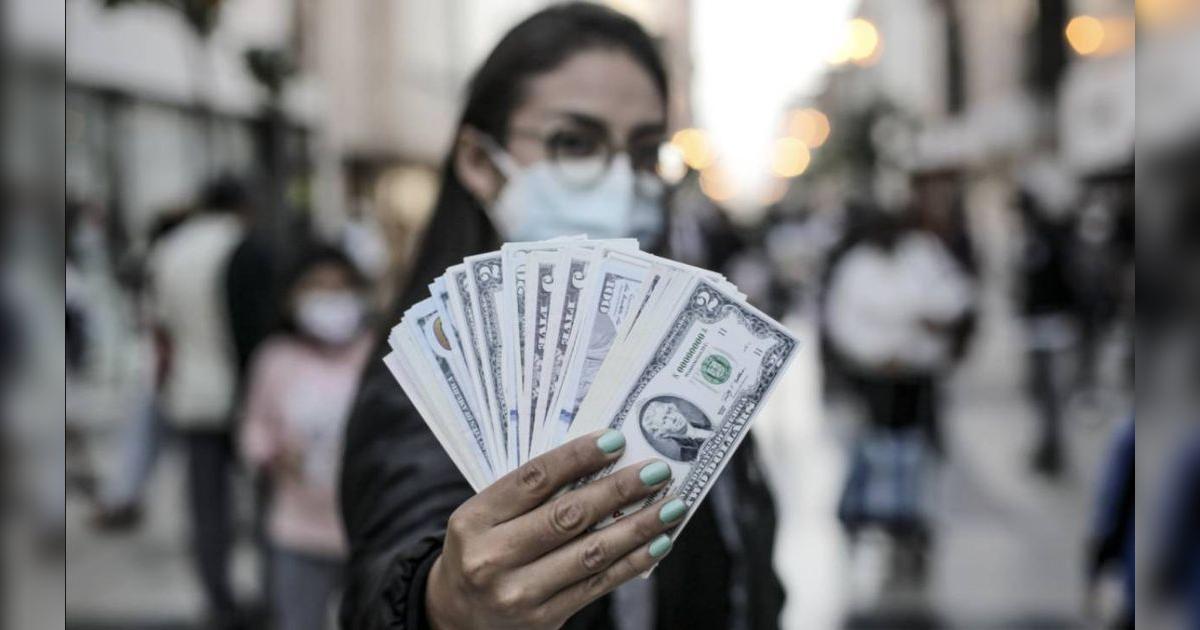 ¿Cómo está el dólar hoy? cuánto está la compra y venta de dólares en ...