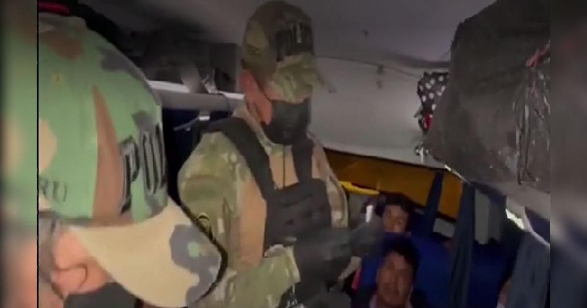 PNP capturó a familia que transportaba 29 kilos de cocaína en bus ...