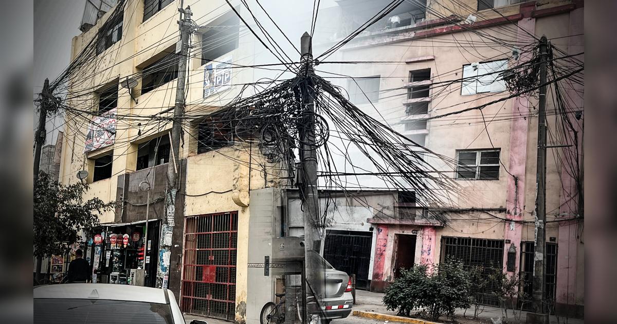 ¿Por qué hay tantos cables en los postes de Lima y nadie hace nada ...