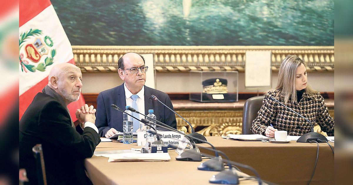 Pedro Castillo: según el canciller César Landa, presidente dicta ...
