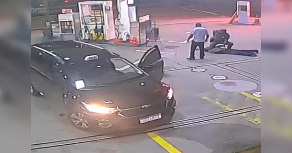 Viral | Taxista choca su auto contra patrullero de la policía para escapar de un intento de ...