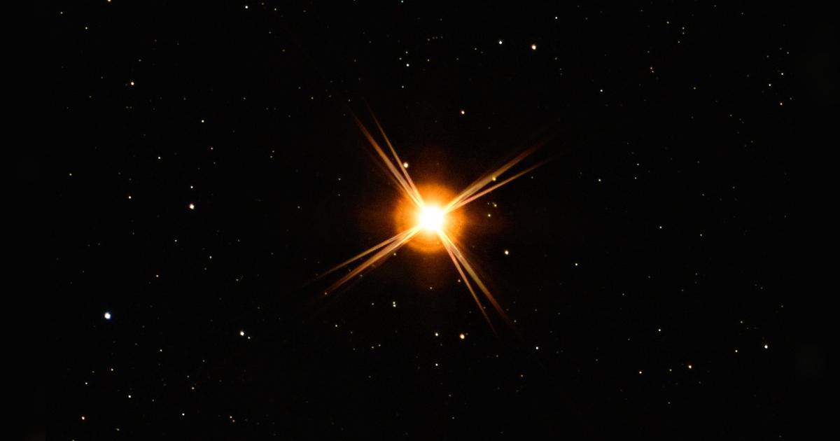 Nuevo estudio sugiere que la estrella Betelgeuse explotará pronto e iluminará el cielo por meses ...