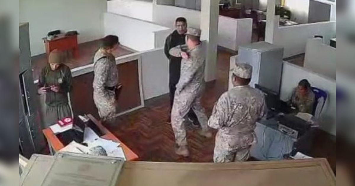 Tacna: Madre de soldado tiene video de cómo maltratan a su hijo en el cuartel | Cuartel Tarapacá ...