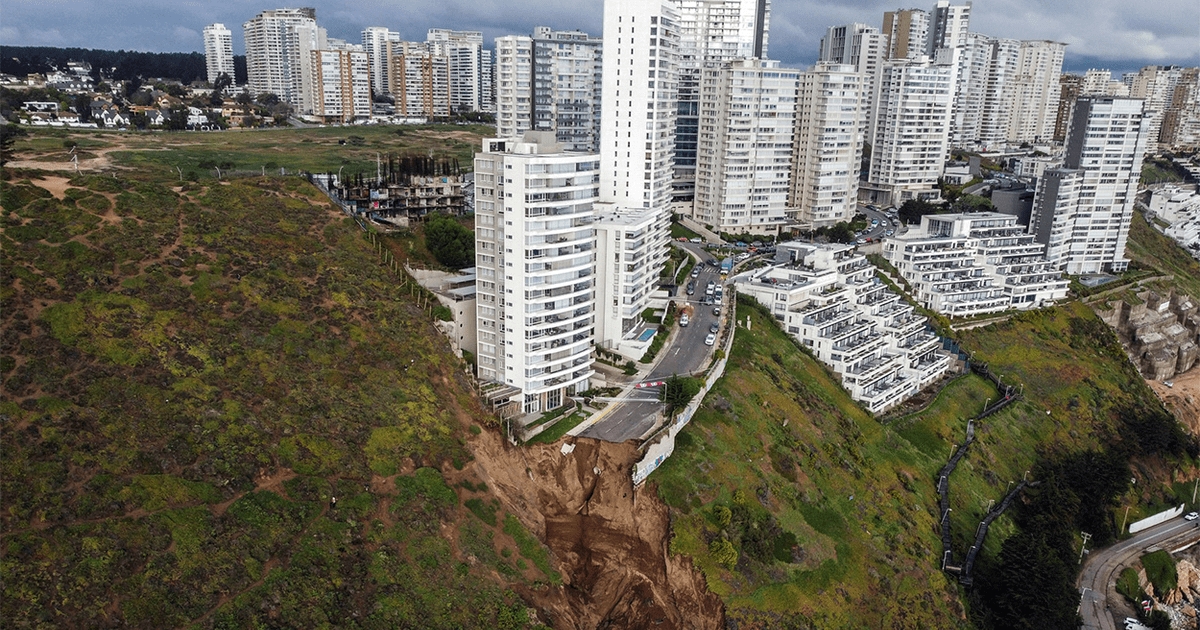 Socavón en Chile: Edificio de 17 pisos queda al borde del colapso tras ... Socavón en Chile: Edificio de 17 pisos queda al borde del colapso tras ...