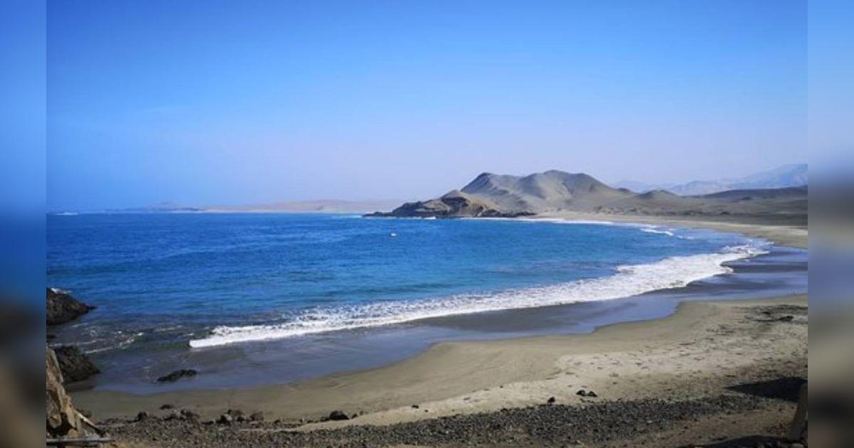 Visita la playa de aguas tranquilas y turquesas escondida entre dunas y ...