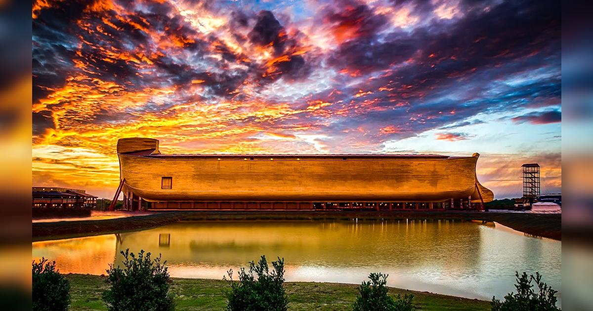 El Arca de Noé americano, la insólita réplica que incluye a dinosaurios ...