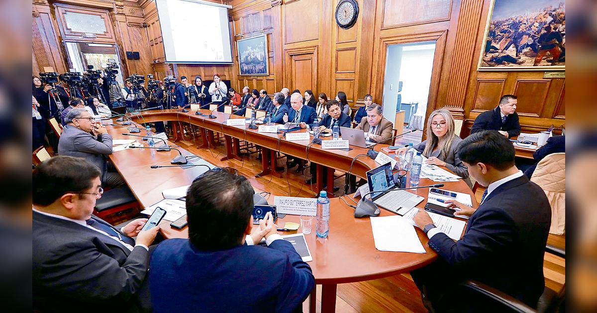 Premier Gustavo Adrianzén rehúye al debate técnico con los presidentes ...