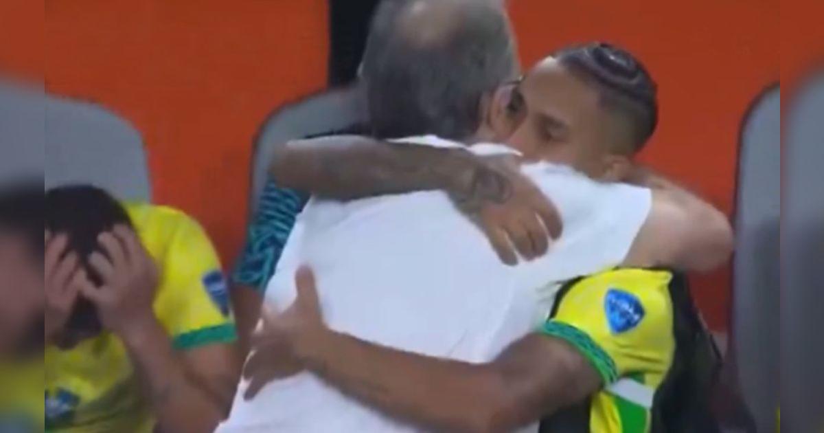 Marcelo Bielsa dio lección de humildad y brindó emotivo consuelo a ...