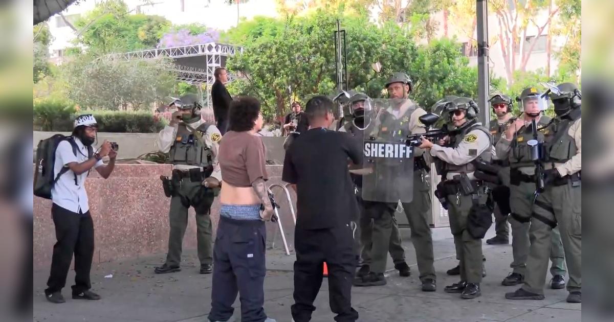 Reportero que cubría protestas contra ICE en Los Ángeles es alcanzado ...