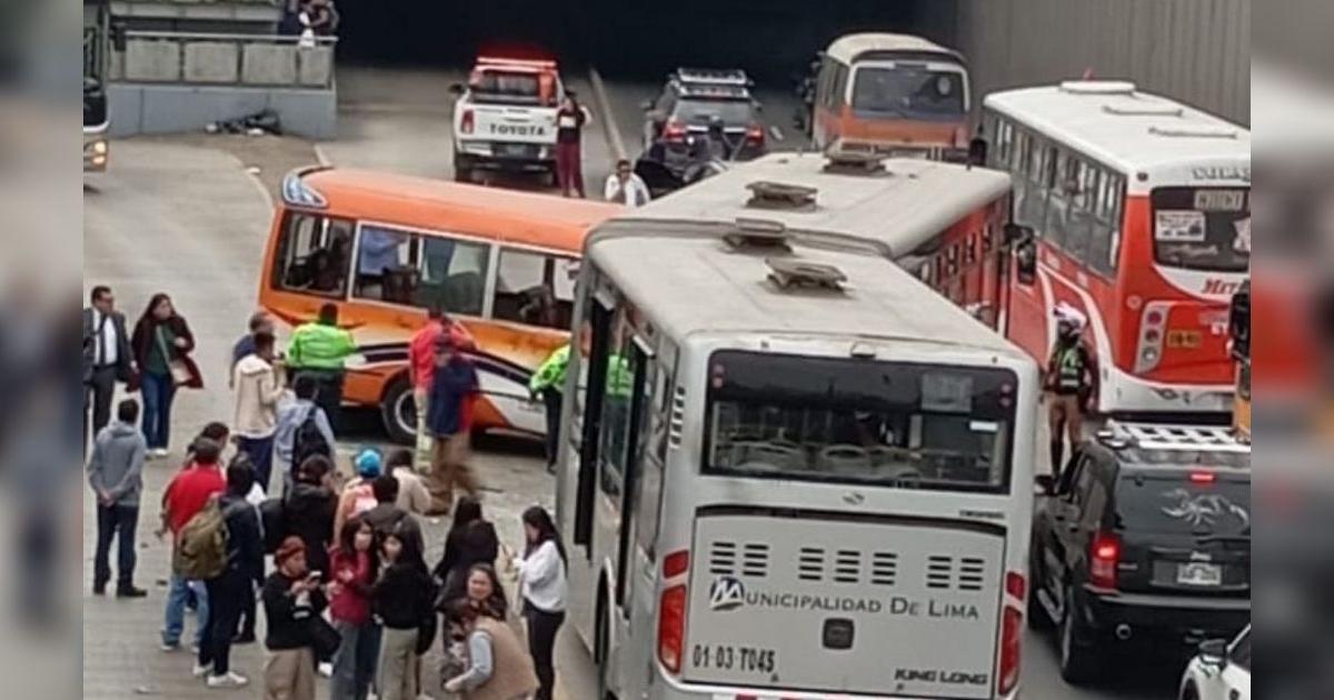 Fatal choque entre bus del Metropolitano y 'El Anconero' en estación ...