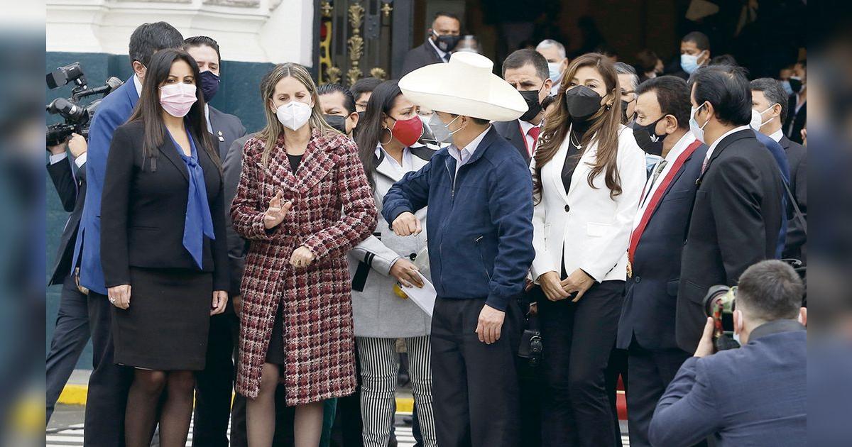 Pedro Castillo asegura que Maricarmen Alva le pidió dos ministerios a ...