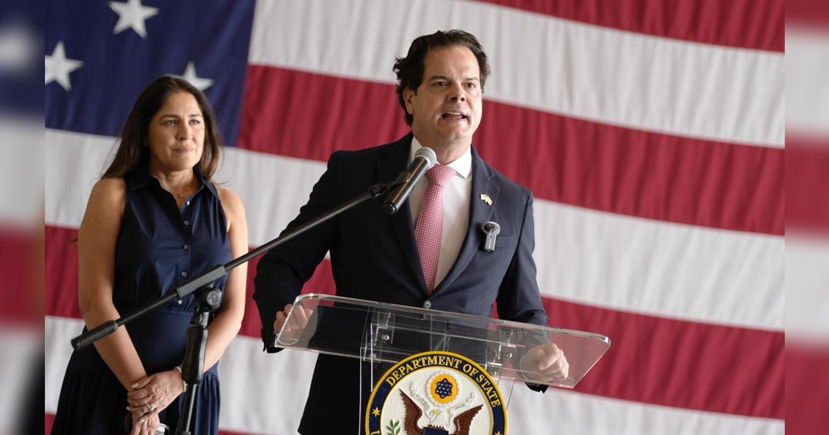Bernie Navarro, embajador de EEUU, llegó a Perú junto a su esposa ...