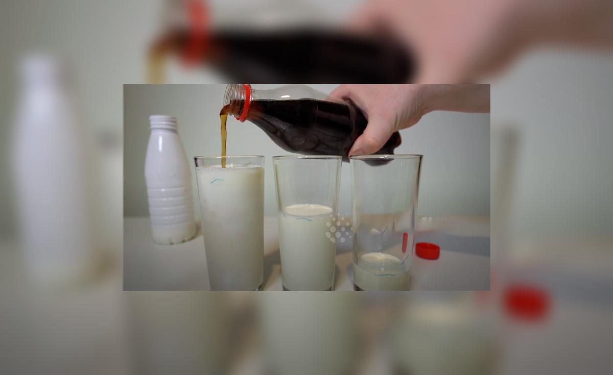 YouTube viral: Mezclan leche y Coca Cola durante experimento casero y ...