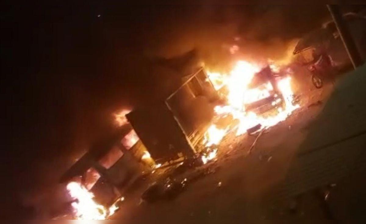 La Libertad: manifestantes queman vehículos en exteriores de comisaría ...