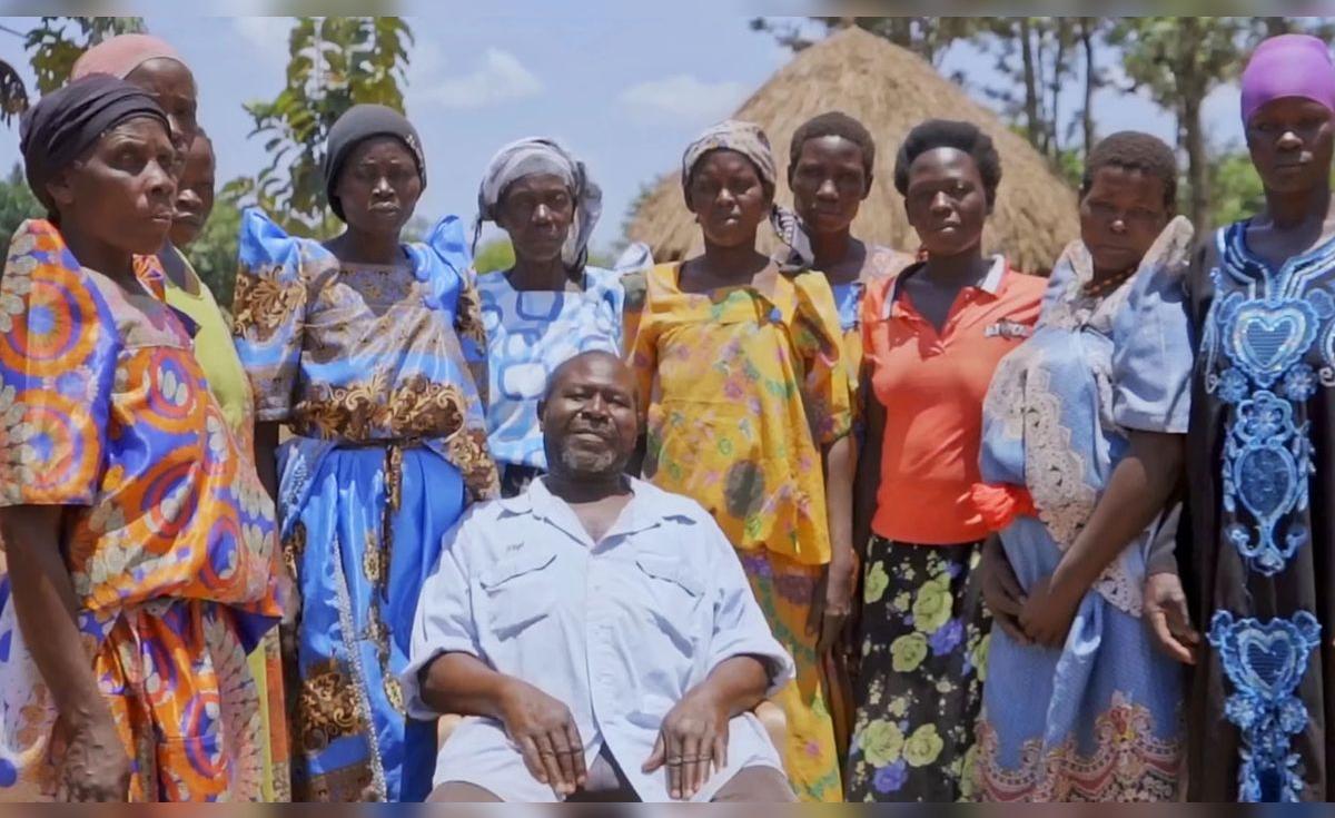 ¿Quién es Mzee Musa Hasahya, el agricultor ugandés con 12 esposas, 102 ...