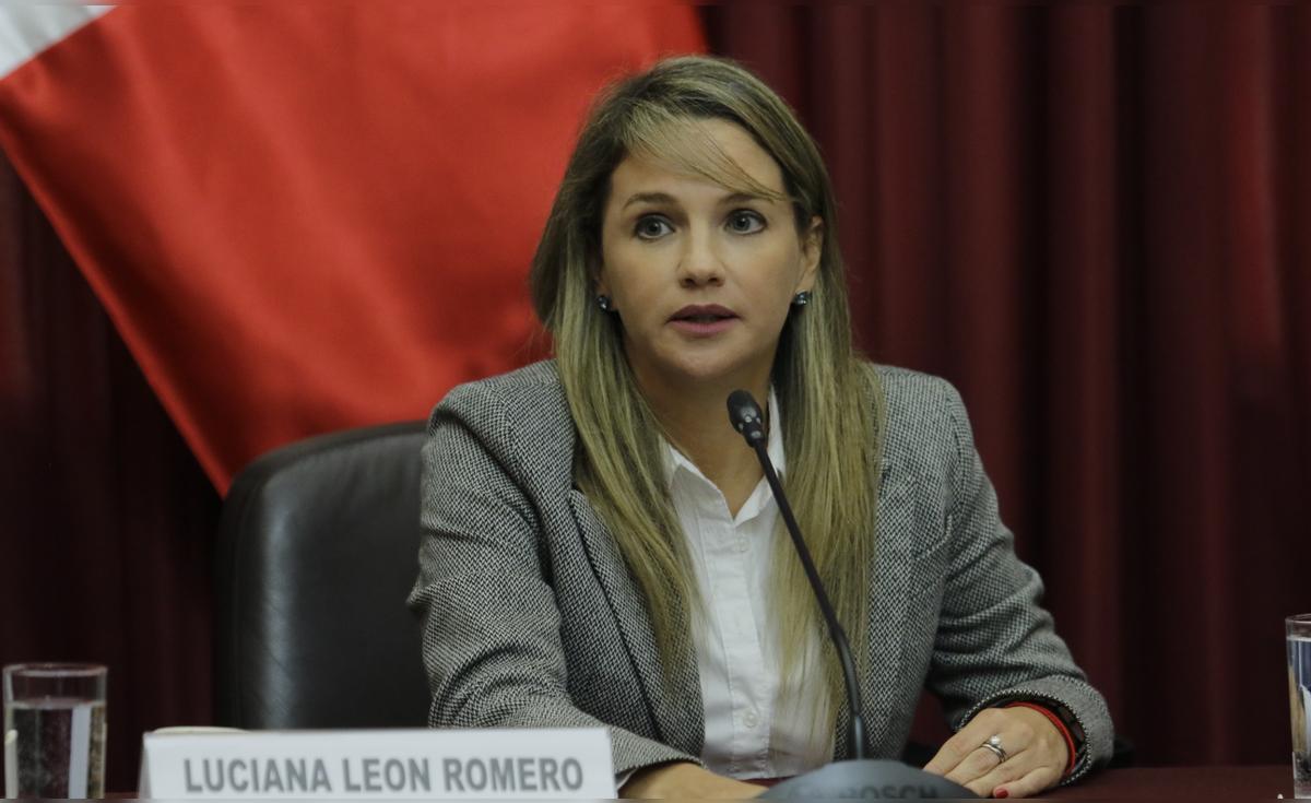Luciana León: “Cuando salgo, me invitan” | VIDEO | Los Intocables ...