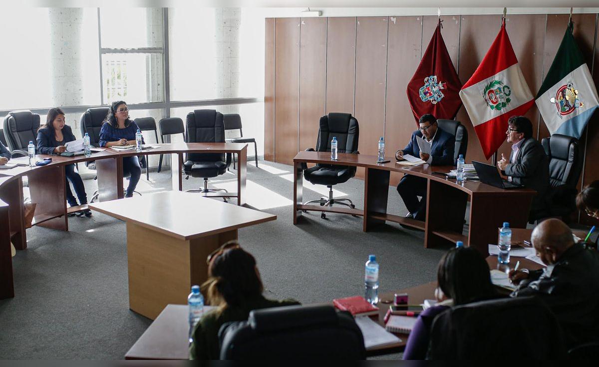 Arequipa: regidores de Socabaya "limpian" al alcalde del jacuzzi lrsd ...