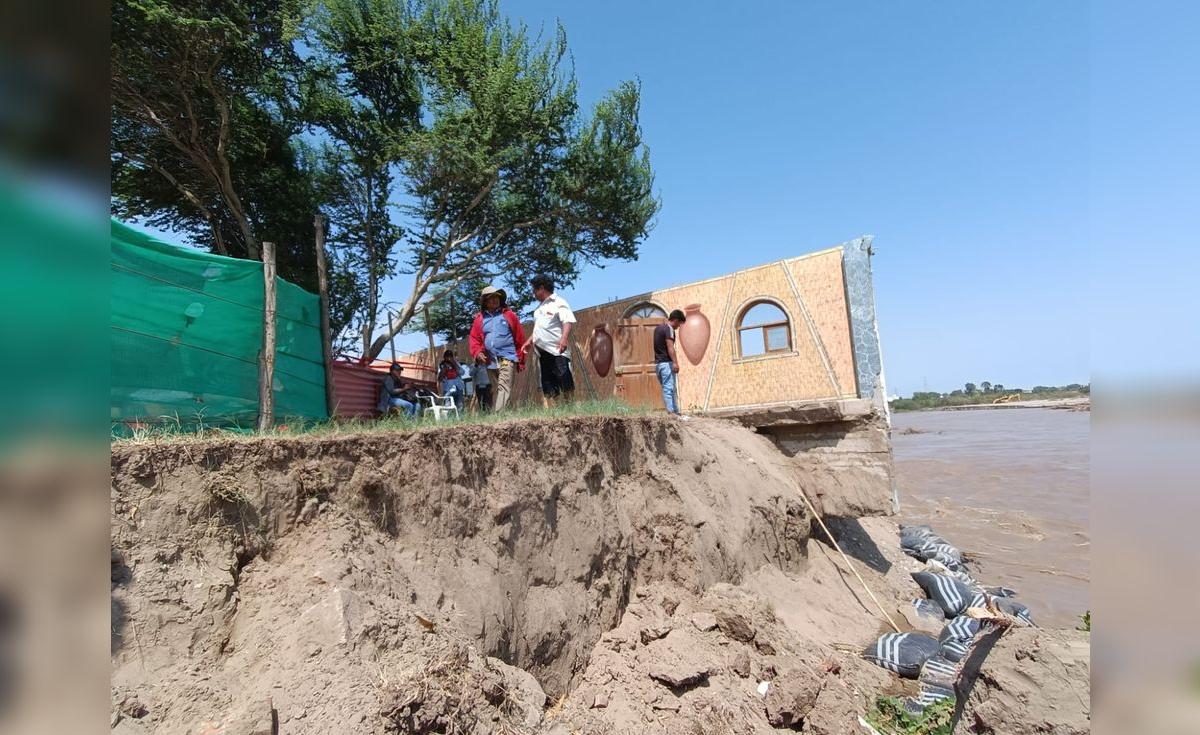 Lambayeque: río Reque aumenta su caudal y se lleva parte de restaurante ...