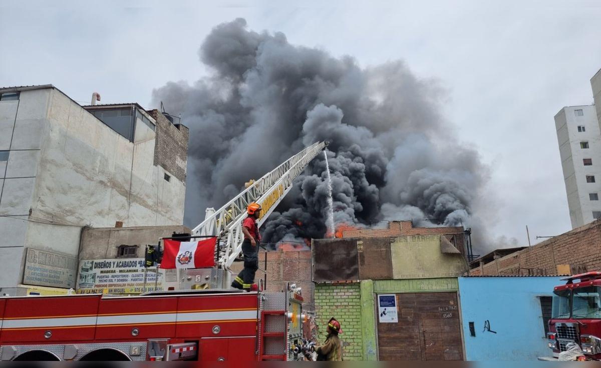 Incendio en San Miguel deja 20 familias con casas destruidas por ...
