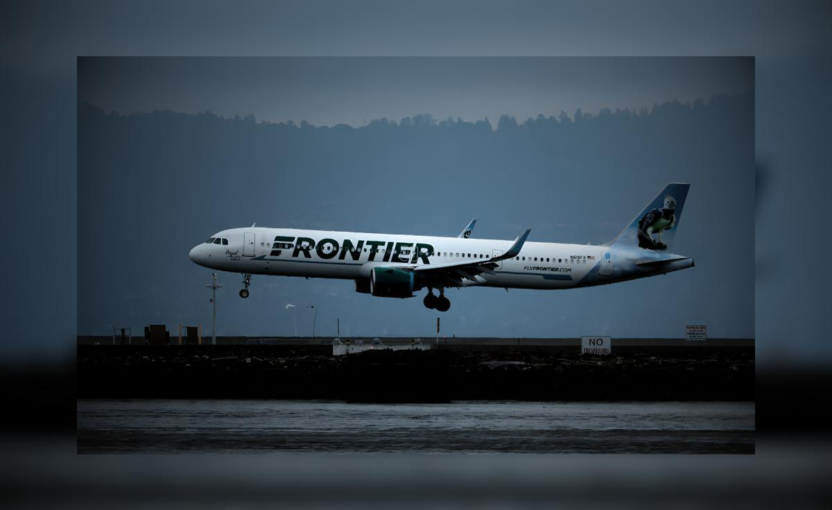 Pánico en avión de Frontier tras aterrizaje forzoso en aeropuerto de ...