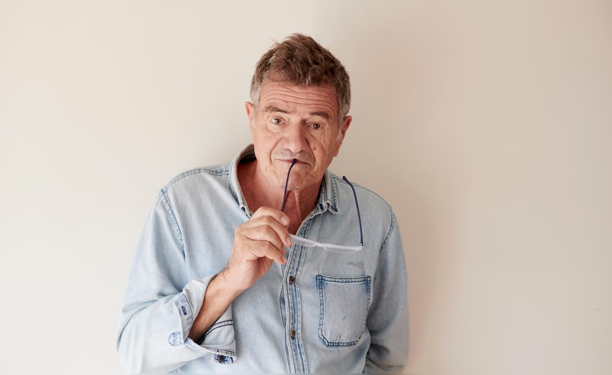Guillermo Saccomanno: “Los escritores, en general, corren más detrás de ...