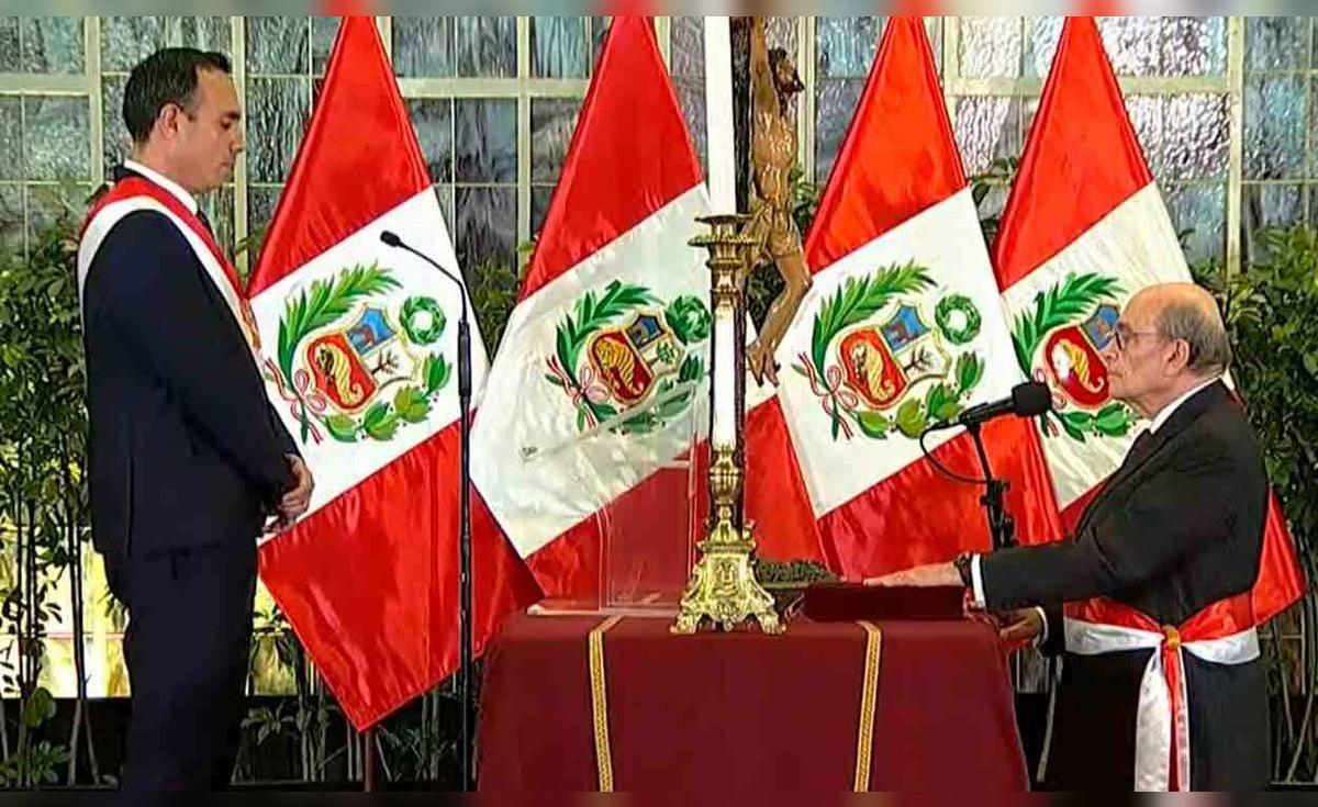 Hugo de Zela jura como nuevo ministro de Relaciones Exteriores del ...