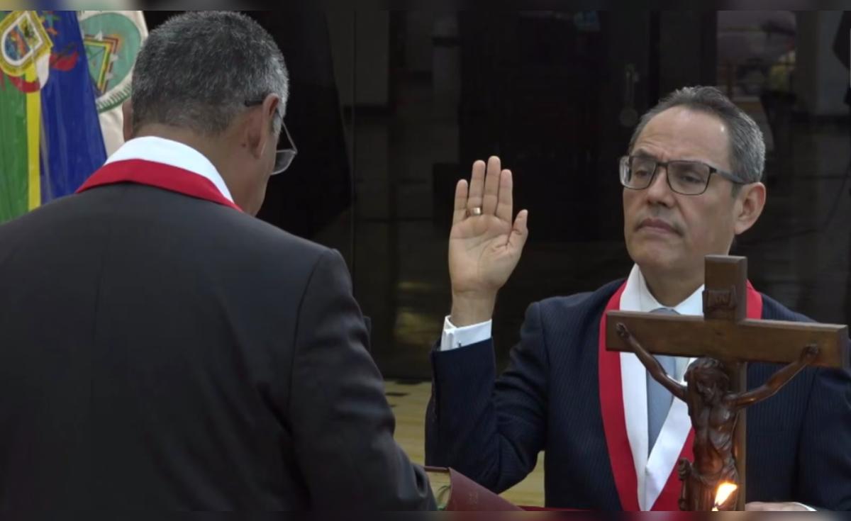Helder Domínguez jura como nuevo presidente del Tribunal Constitucional ...