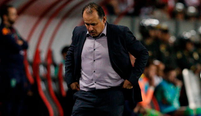 Juan Reynoso sigue inventando sin encontrar el éxito y deja a Perú en ...