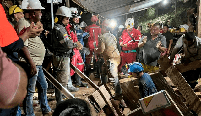 Son rescatados con vida 18 trabajadores atrapados en una mina de Colombia tras operación de 12 ...